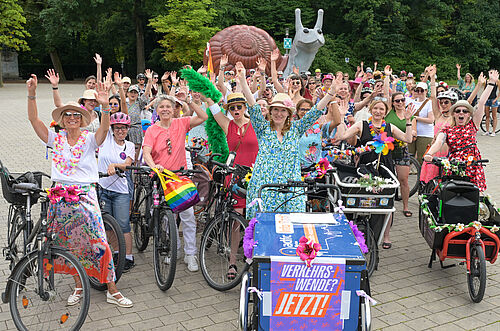 Fancy Cyclista Ride: 120 Teilnehmerinnen setzen Zeichen für faire ...